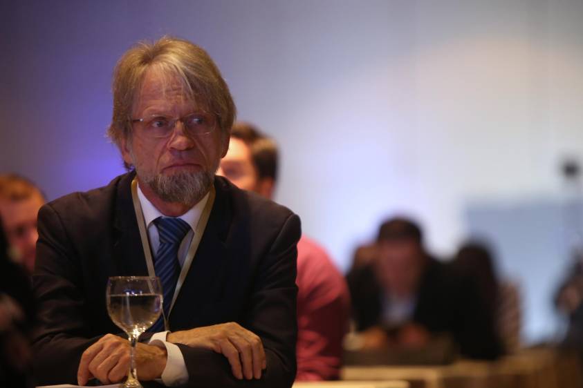 Mockus buscará instancias jurídicas para recuperar su curul