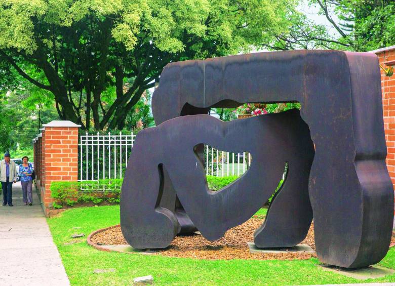 Medellín, la ciudad de las esculturas en sus edificios