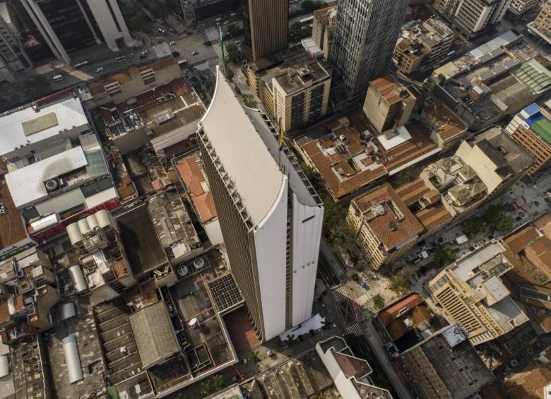 El rascacielos que nubló la esquina del movimiento en Medellín