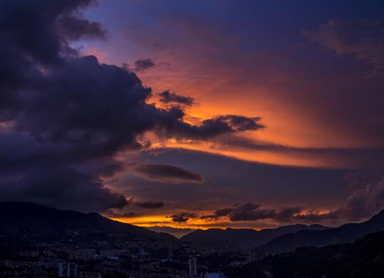 ¿A qué se deben esos colores en el atardecer?