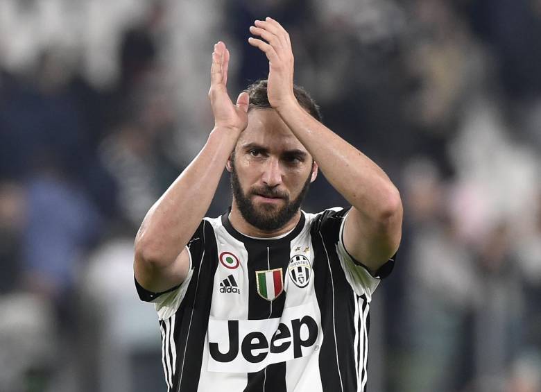 Higuaín acerca a la Juventus al título en Italia