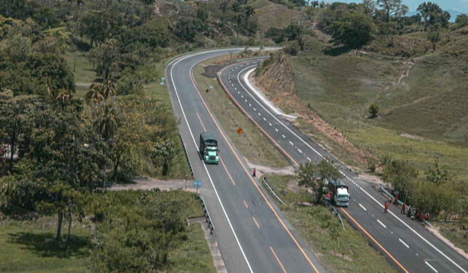 Entregan 44 km de nueva doble calzada
