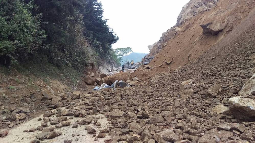 Alerta roja por caída de rocas en derrumbe de la autopista Medellín-Bogotá
