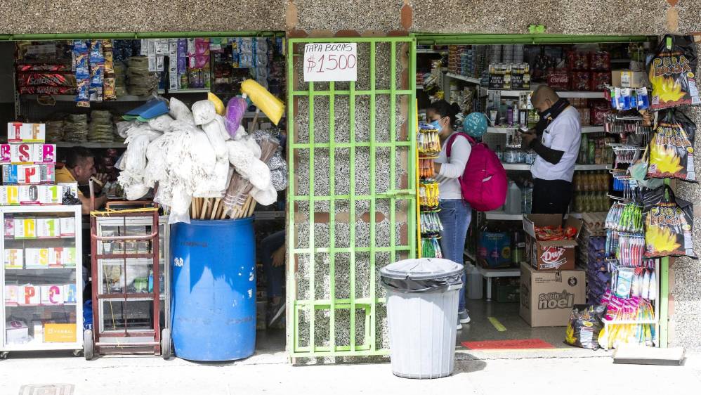 Las tiendas de barrio y esa cercanía con sus clientes